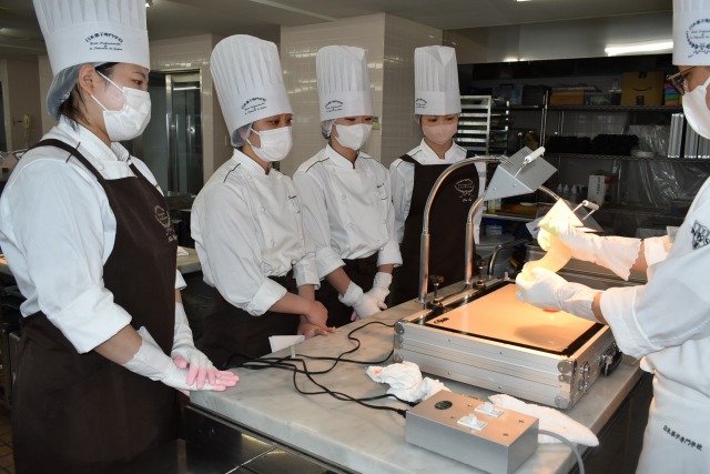 有平糖～食べる飴～＆2回目の飴細工 - 日本菓子専門学校