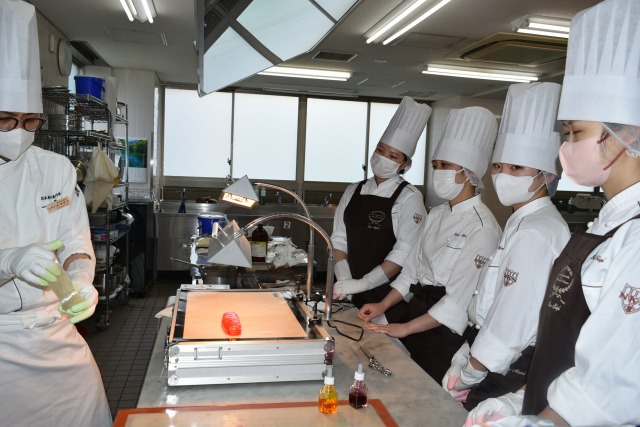有平糖～食べる飴～＆2回目の飴細工 - 日本菓子専門学校